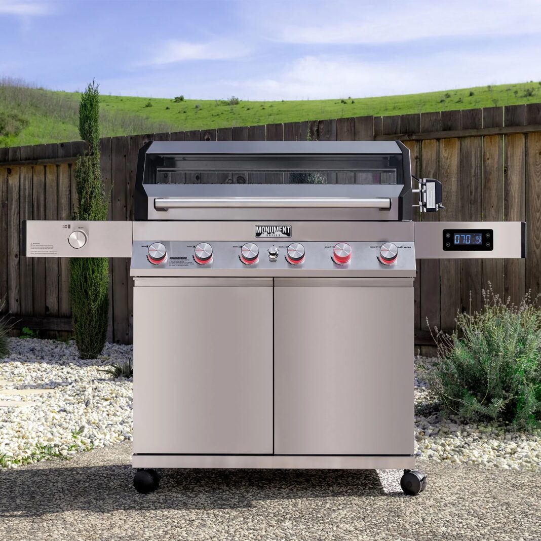 New Monument Denali 605 Pro Features Ceramic IR Burners - CookOut News ...